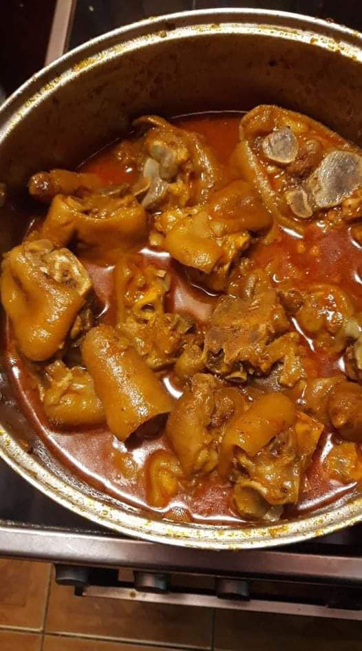 🐖 Rețeta bunicilor: Adevărata tocană de copite de porc – rustică ...